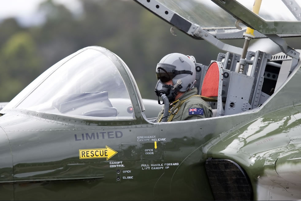 Luxury Jet Rentals | Jet Figher| Luxe Houses